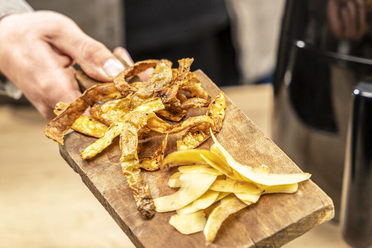 Recette: Chips de peau de pomme de terre | ZWILLING Groupe