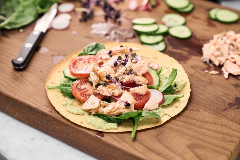 Recipe for a delicious Pulled salmon wraps | ZWILLING.COM