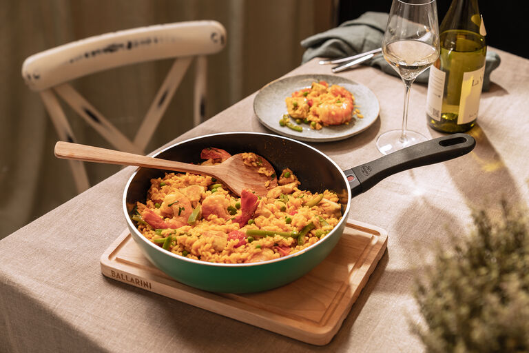 Recipe for a delicious SIMPLE PAELLA | ZWILLING.COM