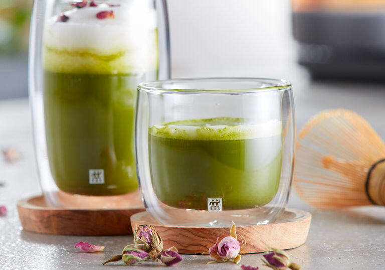 Recipe for a delicious Rosy Matcha latte | ZWILLING.COM
