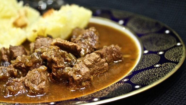 SCHWARZBIERGULASCH | ZWILLING