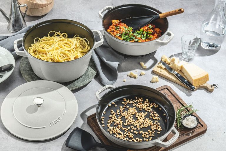 Poivrons et sauce tomate / Pâtes | ZWILLING STAUB