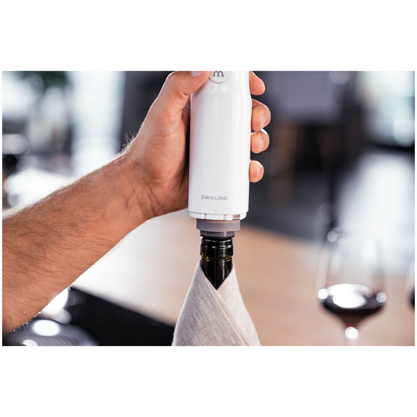 Buy ZWILLING Fresh & Save Vacuum pump with charging cap | ZWILLING.COM