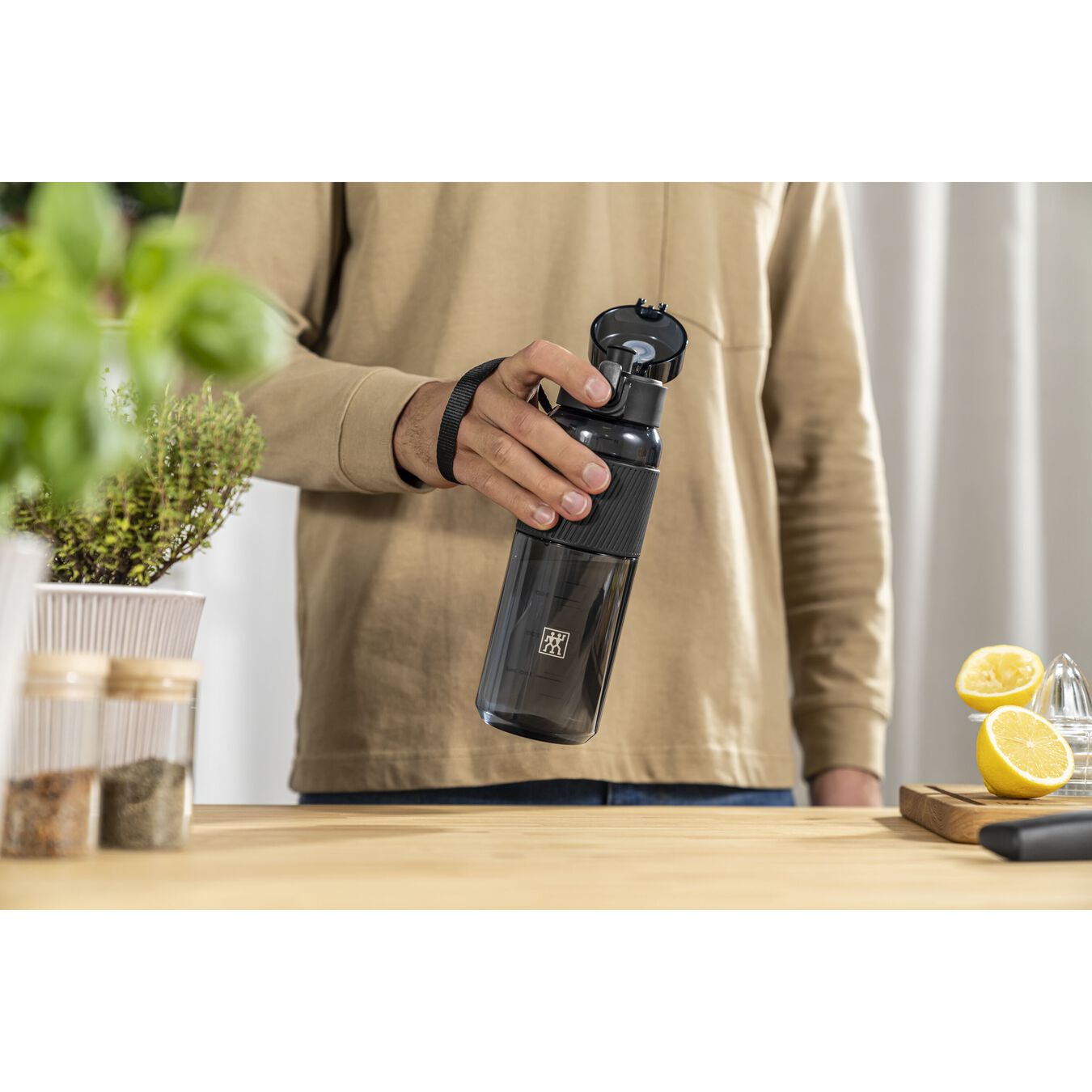 ZWILLING Bottle Trinkflasche, 680 ml, Tritan, Schwarz | ZWILLING.COM