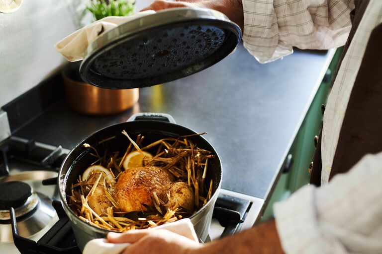 Product features of the STAUB Cocotte | ZWILLING.COM
