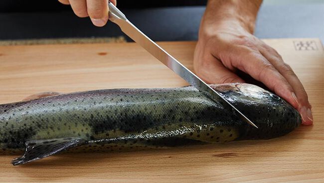 Fillet fish | Instructions | ZWILLING.COM