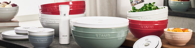 Ceramic STAUB Bowls with vacuum lids