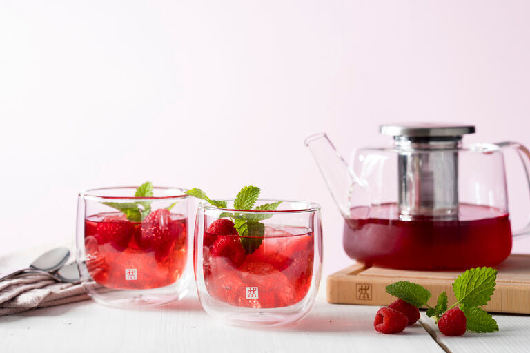 Recipe for a delicious Raspberry Rosehip Iced Tea | ZWILLING.COM
