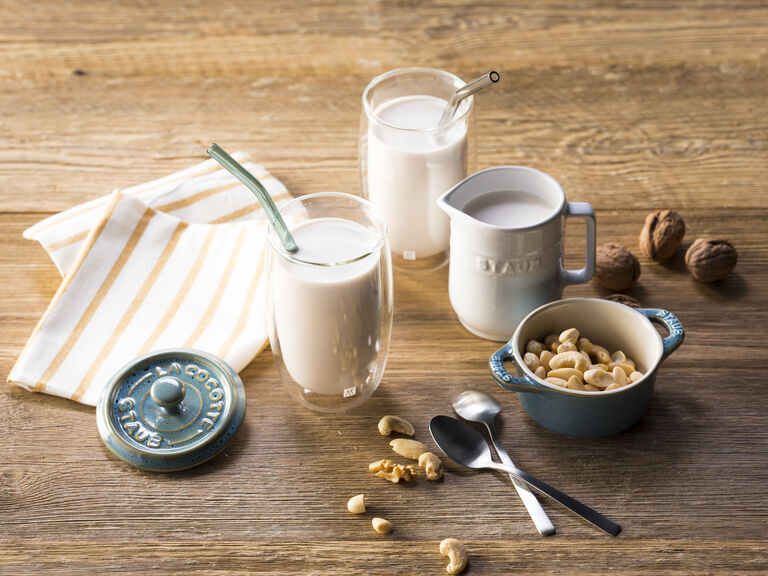 Recipe for a delicious NUT DRINK | ZWILLING.COM