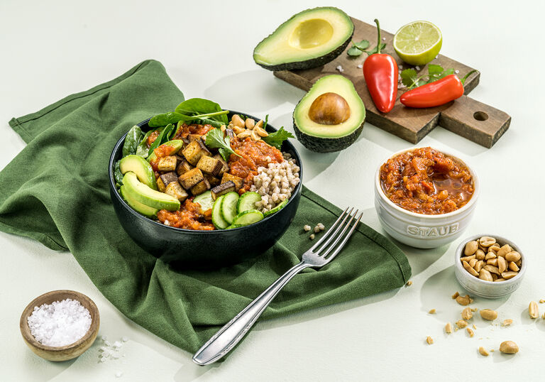 Recipe for a delicious Buckwheat bowl with smoked tofu and tomato and ...