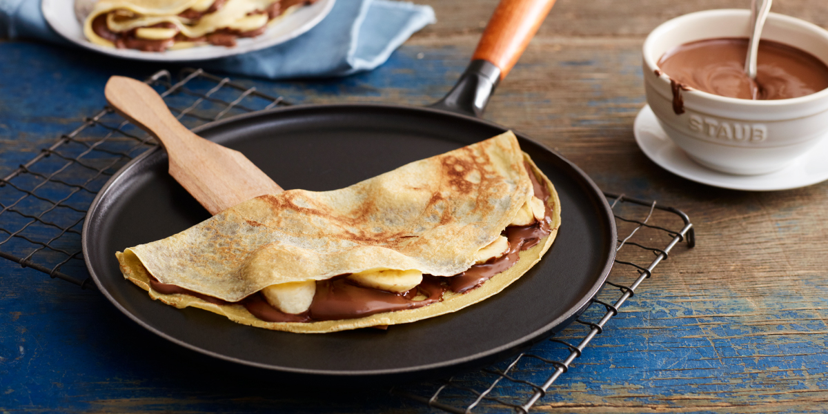 Buy Staub Cast Iron Pancake pan with wooden handle | ZWILLING.COM
